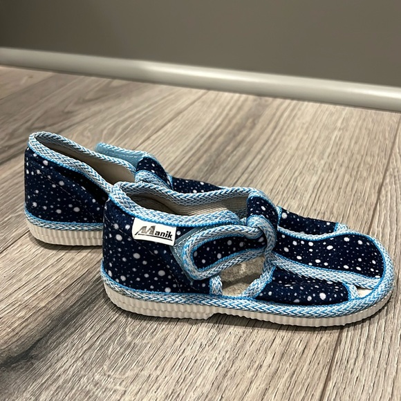 Shoes | Closed Toe Sandal Slippers With Velcro Closure | Poshmark